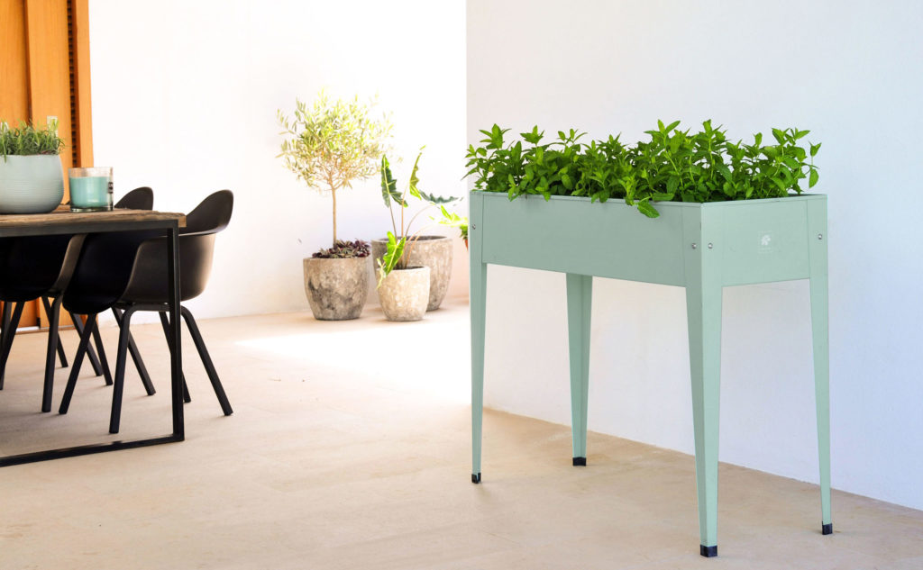 Urban gardens and designer cultivation tables